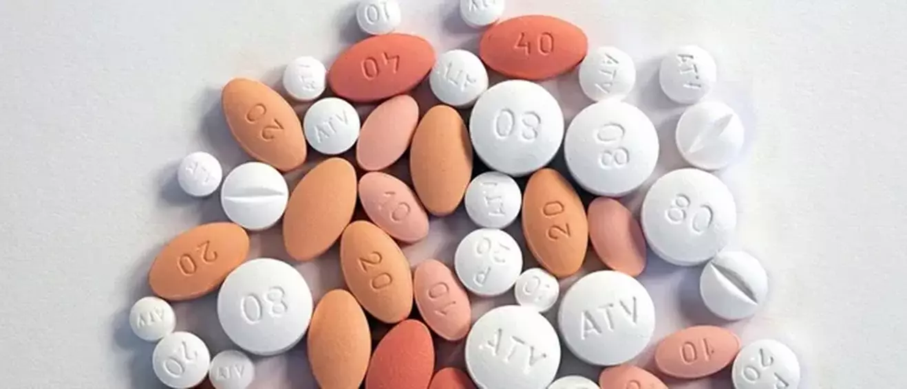 Medications with statins can sometimes be very dangerous. So, many people taking such drugs complain of muscle pain. Sometimes patients develop rhabdomyolysis, an extreme degree of muscle damage in which a large number of muscle cells are destroyed at the same time.