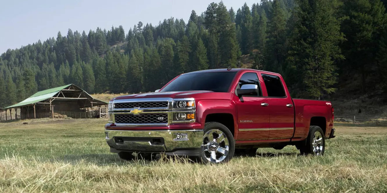 2015 Chevrolet Silverado 1500。该系列的皮卡在昆汀·塔伦蒂诺的电影《杀死比尔》中出现其中一款皮卡后大受欢迎。 2015 款配备 6.2 升 V8 发动机，可产生 420 马力。它在 5.7 秒内从 0 加速到 100。