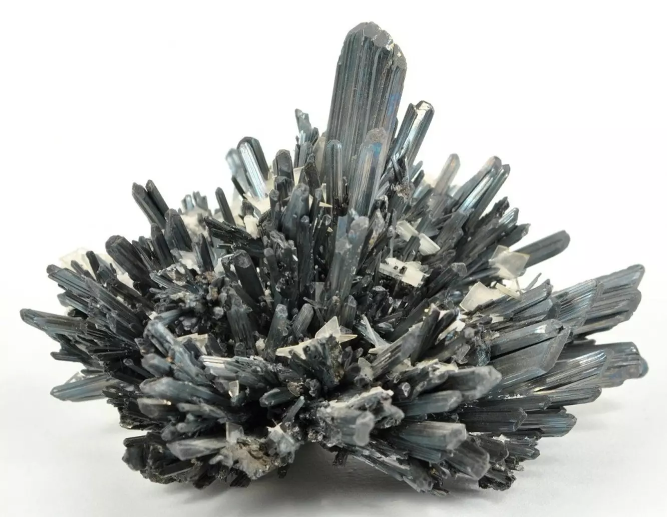 Antimonite, kana kuti stibnite, antimony luster ndiyo inonyanya kukonzera antimoni. Munguva dzekare, antimony yaionekwa senge mushonga, uye yaishingaira kushandiswa muzvizoro, asi chaizvoizvo haina kugadzikana uye ine chepfu. Kubata kwayo kunoda kutarisirwa kukuru.