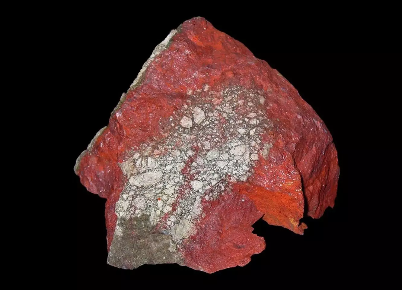 Cinnabar is mercury sulfide, iyo yakawanda yakawanda mercury mineral munyika. Mercury pachayo inowanikwa kubva mairi, pamwe nepende tsvuku kubva panguva yeHumambo hweRoma. Iyo mineral sezviri pachena ine chepfu, uye munguva dzekare yakakonzera kufa kwevakawanda mugodhi.