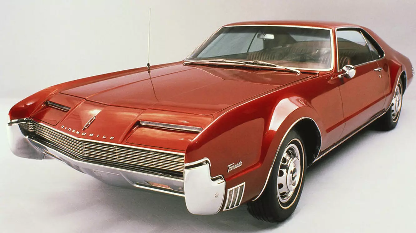 1966 Oldsmobile Toronto. Ọ nweghị ụgbọ ala nke nwere ụkwụ ihu tupu ma ọ bụ kemgbe nwere ike ịsị "gaa hell" n'ekwughị okwu.