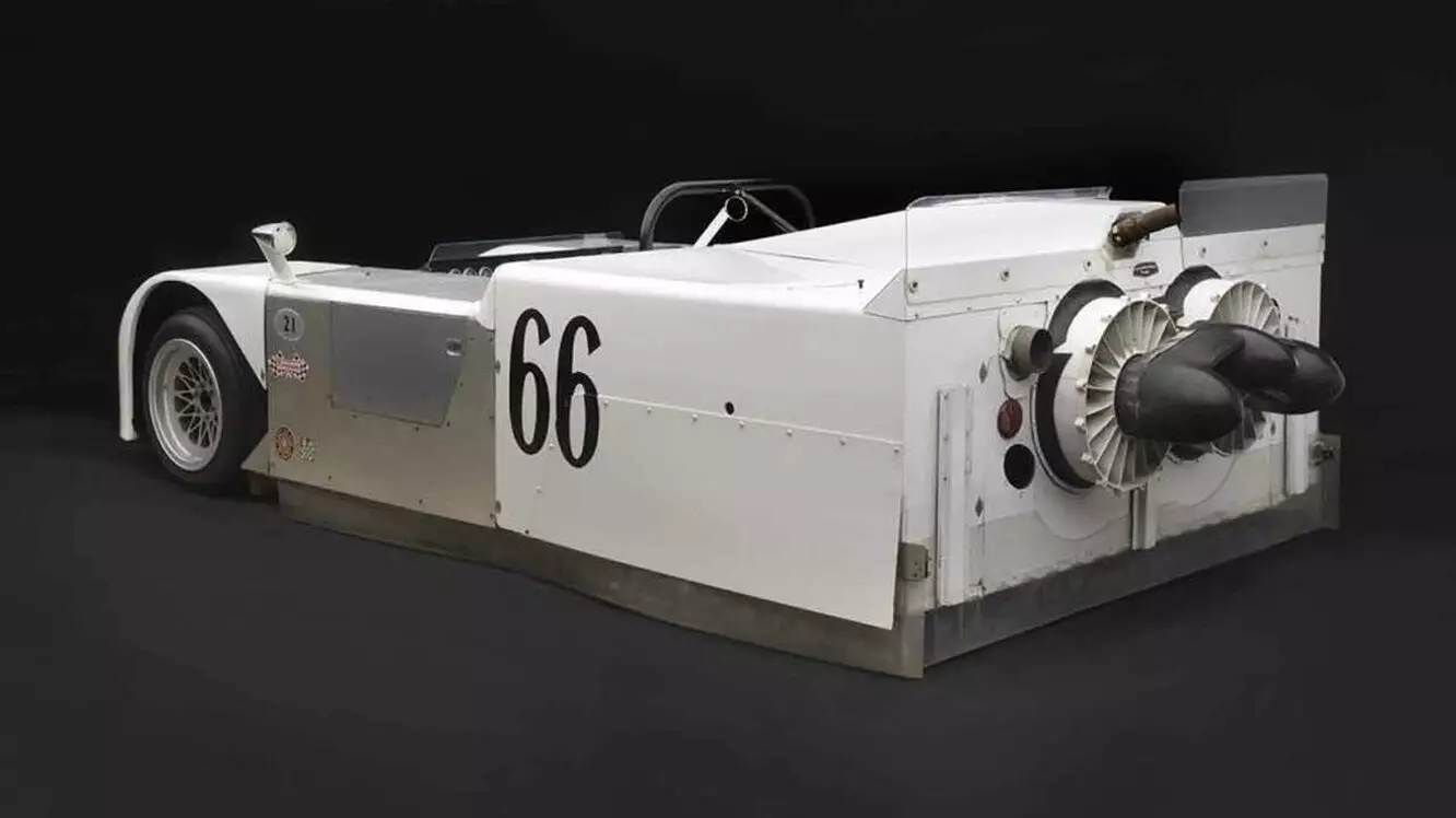 1970 Chaparral 2J. Hullu ulkonäkö ja yhtä hullu nopeus, jonka vuoksi tämä auto kiellettiin toistuvasti kilpa-ajosta. Näin käy, kun insinöörit kokoavat auton ilman lupaa keneltäkään.