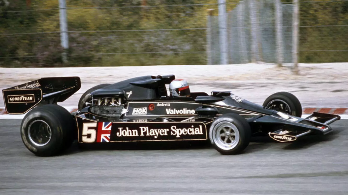 1977 Lotus 78. Dësen Auto huet sech duerch d'Loft gerappt wéi keen aneren an huet d'Geschicht vum Racing fir ëmmer geännert.