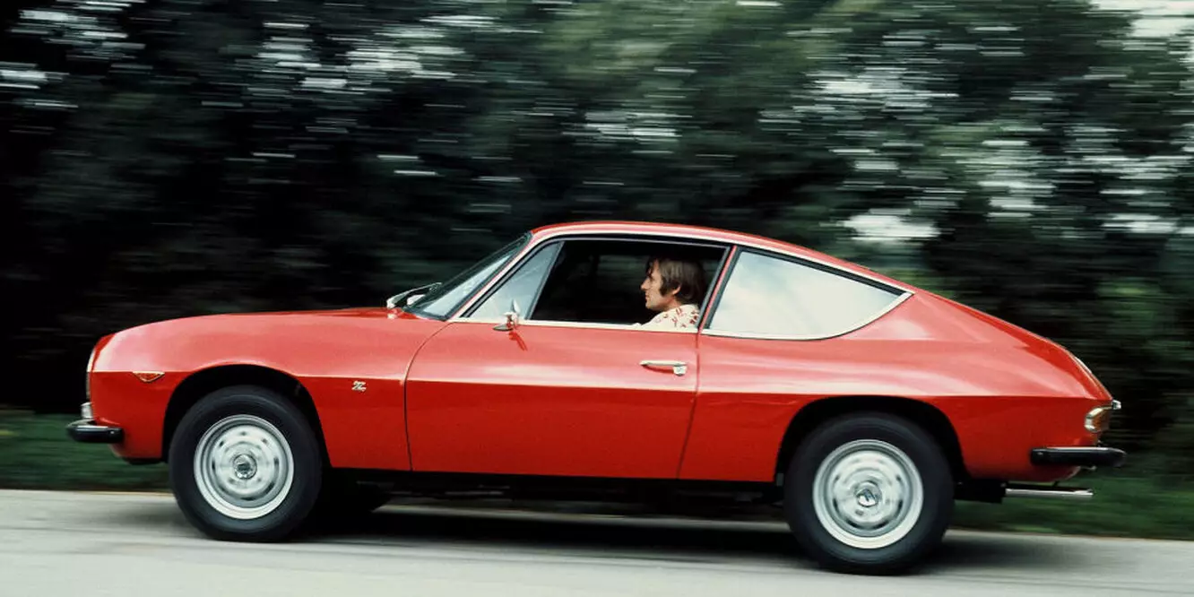 Lancia Fulvia Sport Zagato. D'Lancia Fulvia ass en exzellenten Auto, besonnesch den Zwee-Sëtzer. Awer wann Dir e Fulvia wëllt mat de beschten aerodynamesche Eegeschaften, déi Dir net ënnert anerem Autoen op der Parkplaz verléiere kënnt, wielt de Lancia Fulvia Sport Zagato.