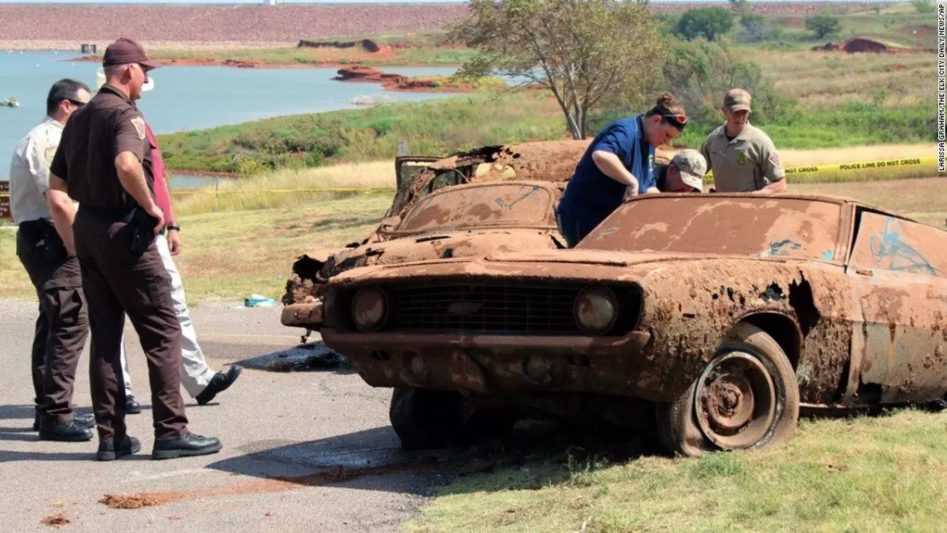 Due auto legate a crimini irrisolti commessi 40 anni fa sono state trovate sul fondo di un lago in Oklahoma nel 2013. Ciò è stato possibile grazie alle nuove apparecchiature audio della polizia locale.