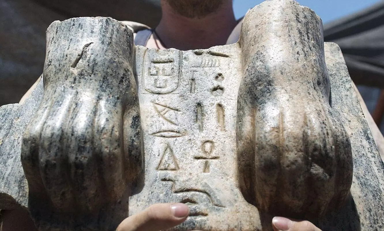 Una statua della Sfinge, rimasta sott'acqua per circa 2.500 anni, è stata trovata nel 2014 sulla costa delle Bahamas. La Sfinge era ricoperta di corallo e gravemente danneggiata, ma forniva comunque agli archeologi informazioni inestimabili da studiare.