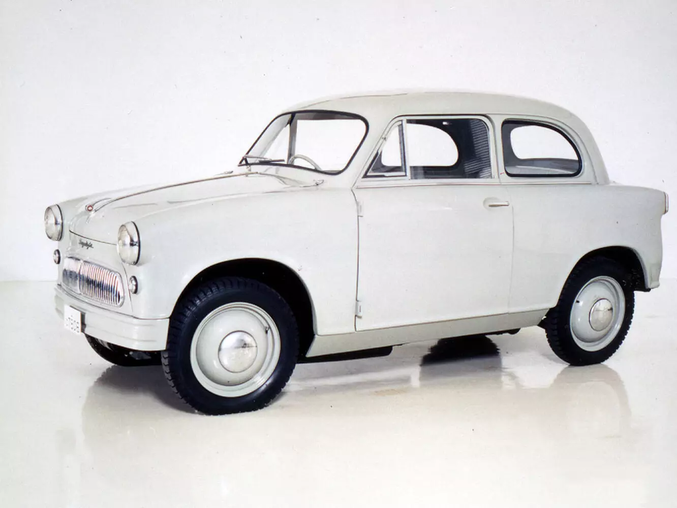 Suzulight. Et undermærke af Suzuki, hvorunder det producerede subcompacts i midten af 1950'erne. Mange virksomheder havde lignende undermærker - for eksempel Toyopet og Toyoace (det er nemt at gætte, at dette er Toyota). På billedet ses en Suzulight SS (1955).