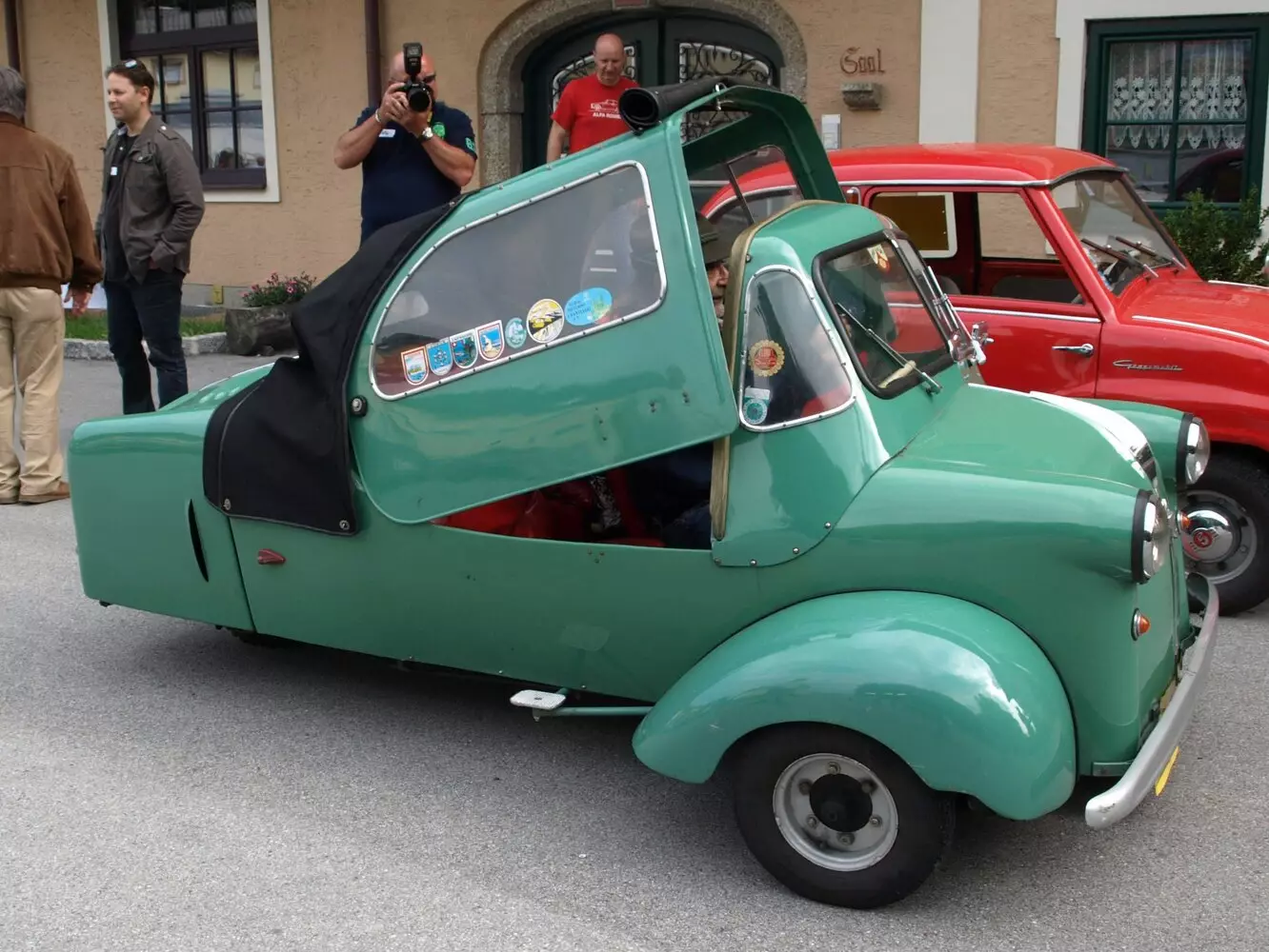 Ny Felber Autoroller T 400 dia andrana nataon'ny orinasa Felber, izay manam-pahaizana manokana amin'ny sidecar misy maotera. Autoroller novokarina tamin'ny 1952-53 (tokony ho 400 fiara novokarina), avy eo dia nisy ny fikasana hanova ny modely ho an'ny taranaka vaovao Felber Move, fa tamin'ny 1954 ny orinasa niverina ho any amin'ny maotera strollers sy ny milina fanasan-damba. Dika mitovy amin'ny fiara Felber telo ihany no tavela - Autorollers roa ary Möve iray.