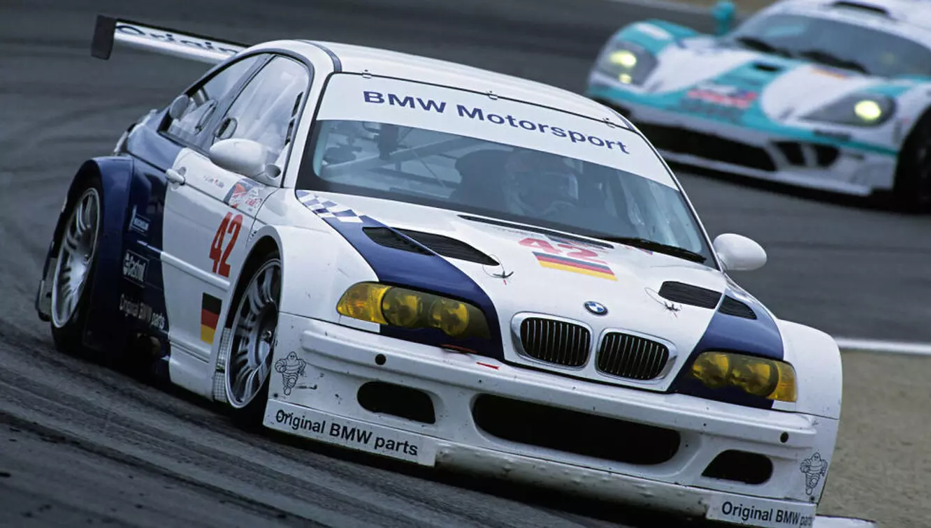 2001 BMW M3 GTR. అమెరికన్ లే మాన్స్ సిరీస్లోని పోటీదారులను కలుసుకోవడానికి, BMW కారుపై 500 hpని ఉత్పత్తి చేసే V8 ఇంజిన్ను ఇన్స్టాల్ చేసింది. నిజమే, కారు కేవలం ఒక రేసును మాత్రమే గెలుచుకోగలిగింది: మరుసటి సంవత్సరం, నిర్వాహకులు నిబంధనలను మార్చారు, M3 GTR ని నిషేధించారు.