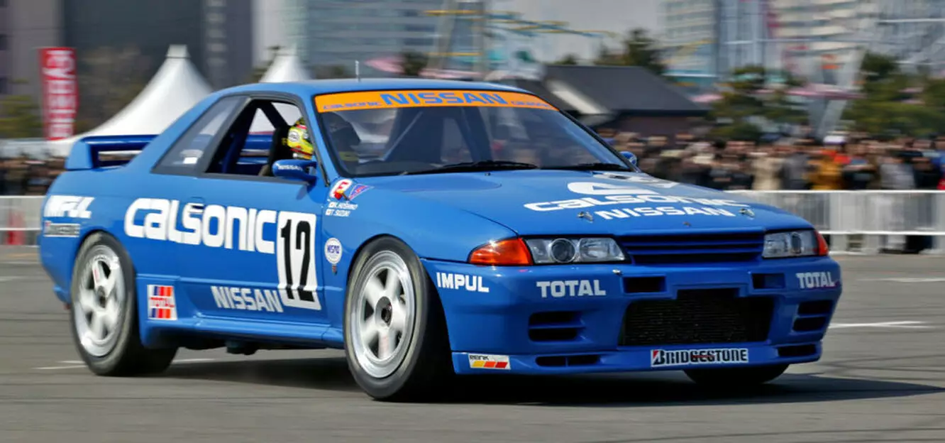 1992 - Nissan Skyline GT-R Group A. Рухавічок з турбанаддувам і поўны прывад вось сакрэт поспеху R32 Skyline GT-R на аўстралійскіх гонках ATCC. Праз два гады тамака цалкам чакана забаранілі як турба, так і поўны прывад.