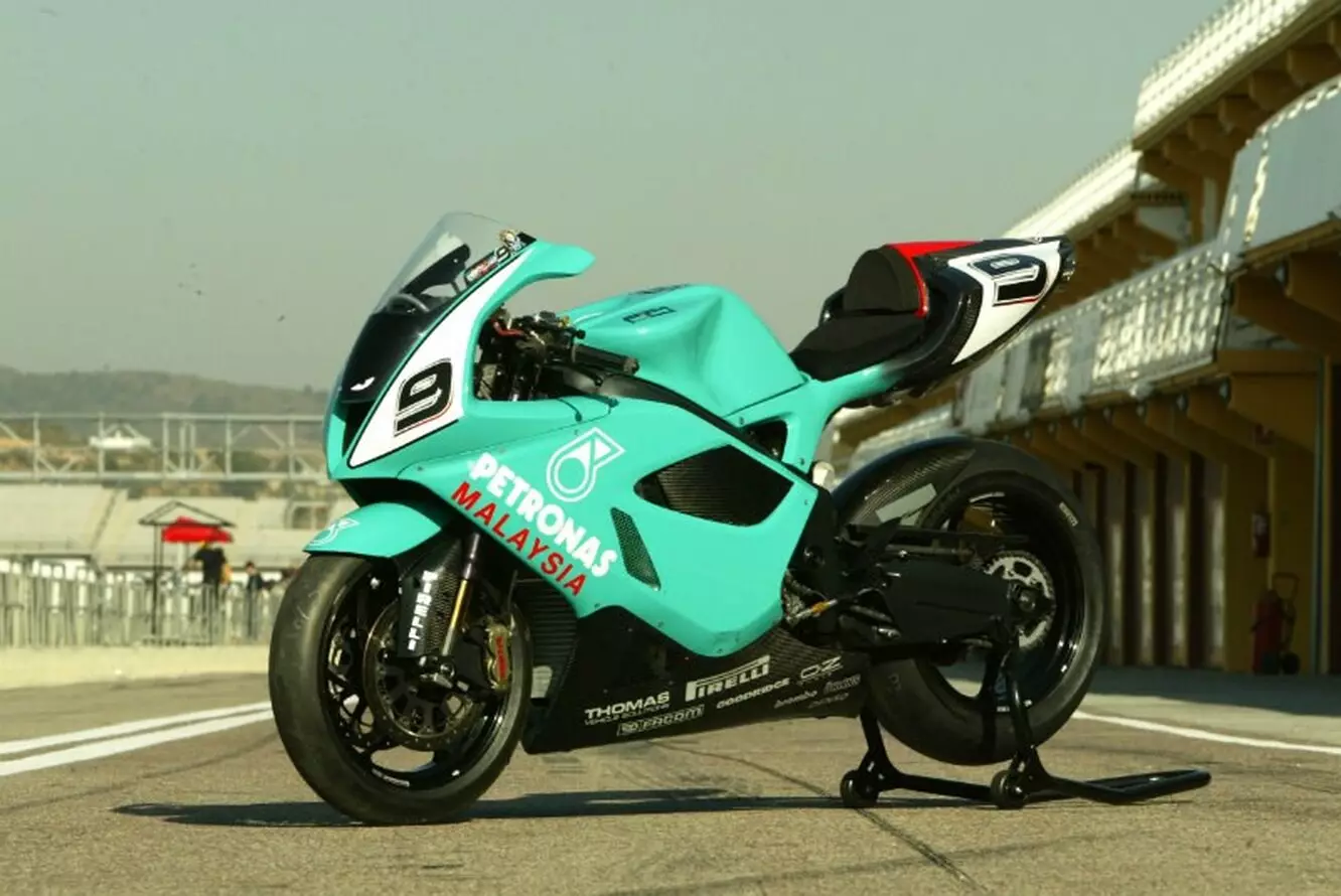 În sfârșit, proiectul ambițios al gigantului petrolier malaezian Petronas. În 2003, compania a decis să participe la campionatul FIM Superbike sub propria marcă - dar conform regulilor Superbike, motocicletele participante trebuie să fie produse într-o serie de cel puțin 150 de exemplare. Prin urmare, Petronas FP1, special conceput pentru curse, a fost produs cu o „circulație” minimă, din care s-au vândut 100 de motociclete. În 2006, compania a încheiat proiectul Superbike.