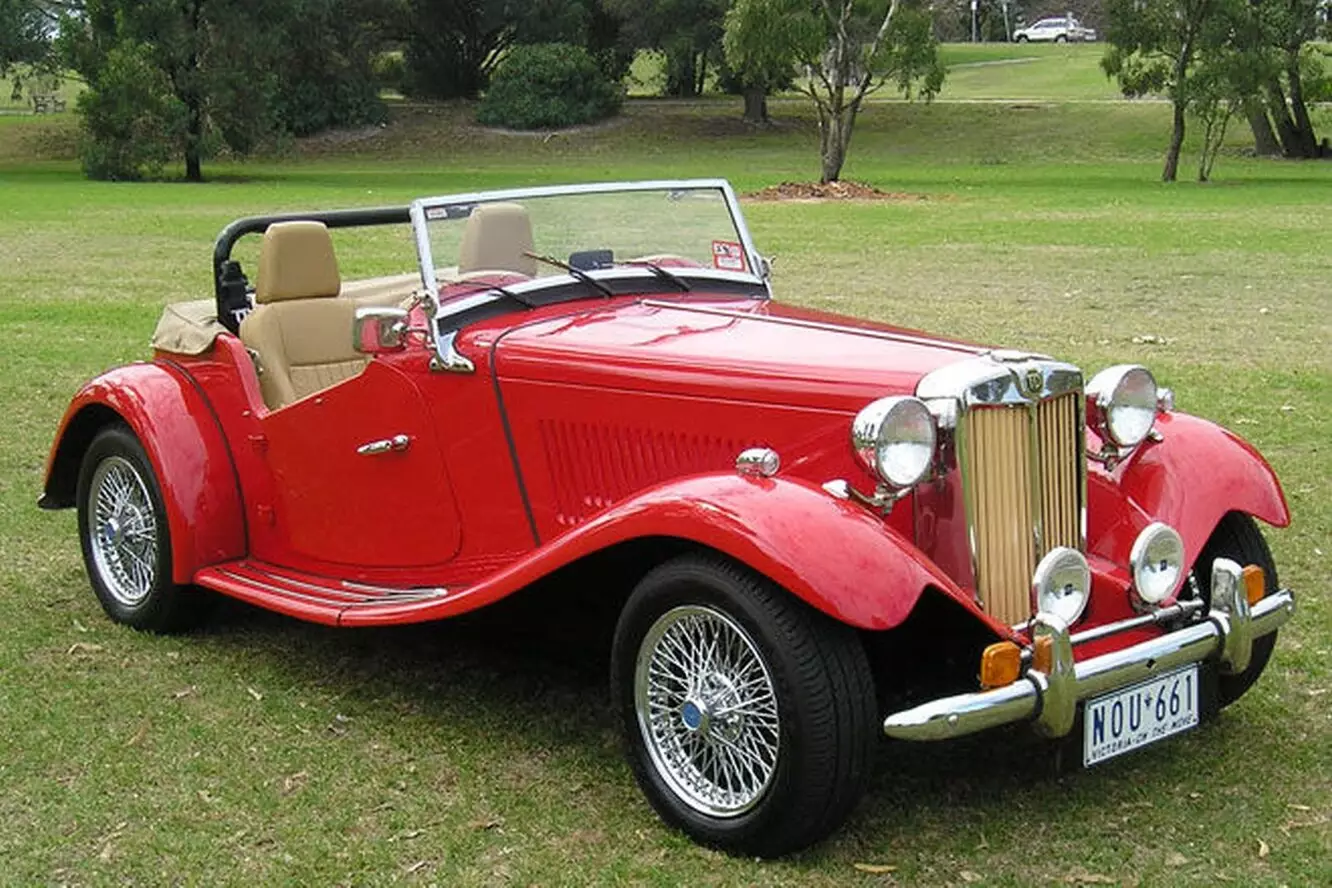 TD Cars adalah perusahaan kecil yang telah membangun mobil vintage sejak 1986. Model utama mereka (foto) adalah roadster TD2000, replika dari MG TD.