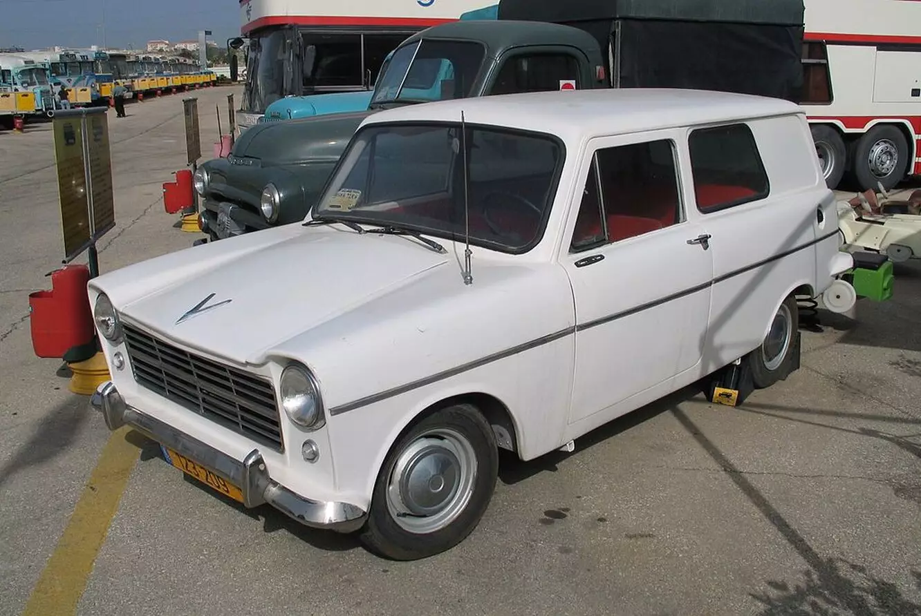 Autocars a fost un producător de mașini care a existat de la mijlocul anilor 1950 până în 1980. Poza prezinta Autocars Sussita 12/50 1967.