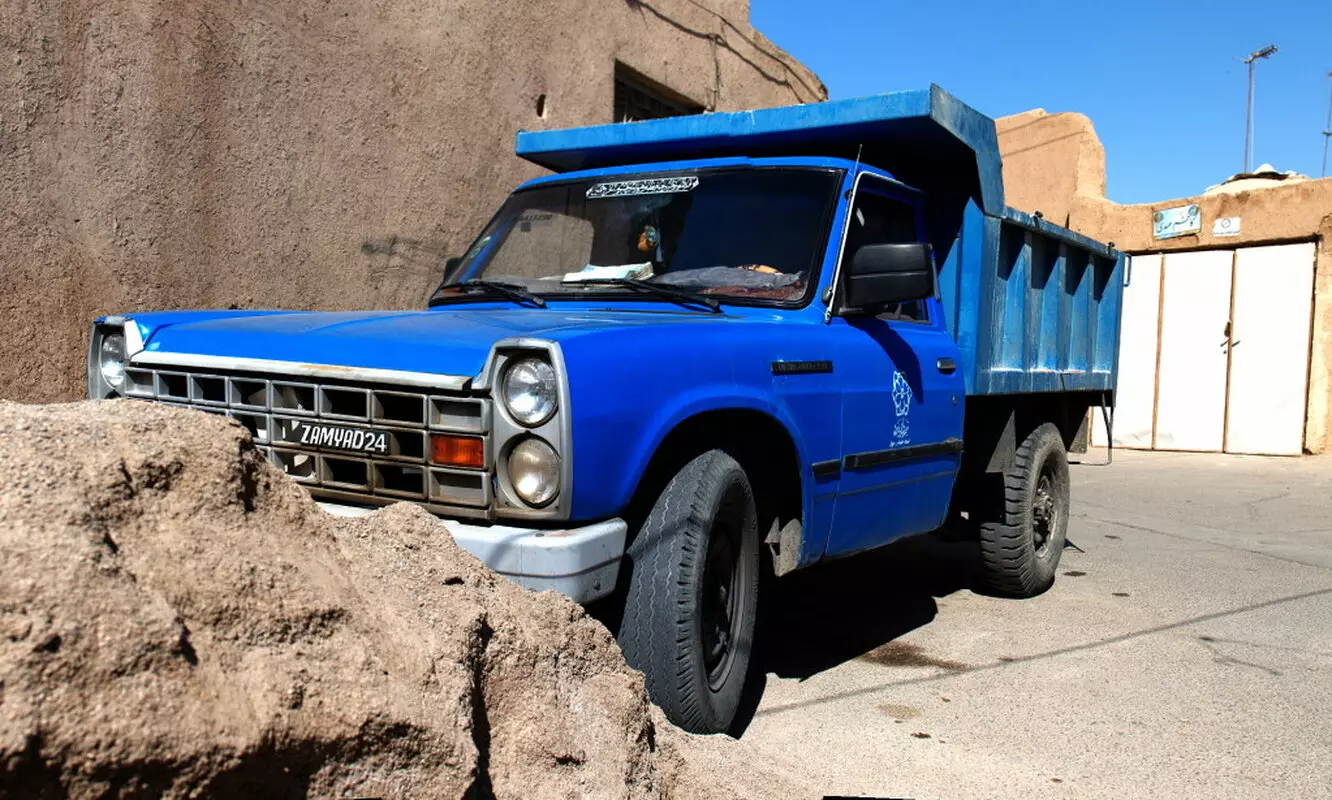 Zamyad adalah perusahaan yang mengkhususkan diri dalam perakitan dan produksi berlisensi truk Volvo sejak tahun 1963. Pada 1990-an, lisensi dibeli untuk memproduksi Nissan Junior, sebuah truk kecil yang diproduksi di Jepang dari akhir tahun lima puluhan hingga awal tahun delapan puluhan. Itu bernama Zamyad Z24 dan masih dalam produksi.