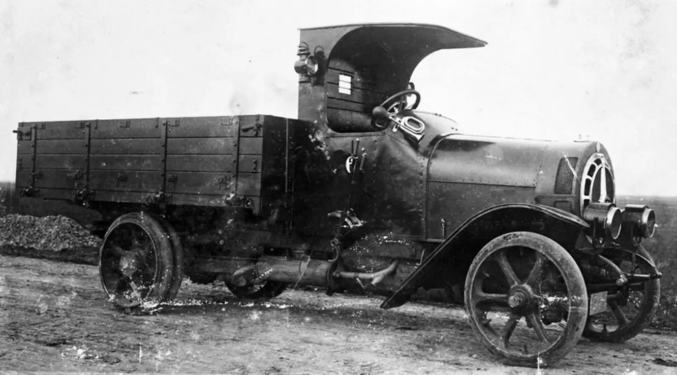 Marta (Magyar Automobil Reszveny Tarsasag Arad) yekem kargeha otomobîlan li Romanya ye, ku di sala 1909 de di bin lîsansa pargîdaniya Amerîkî Westinghouse de hate damezrandin. Otomobîl heta sala 1926-an bi navberek ji bo Şerê Cîhanê yê Yekem hatin hilberandin, berî şer wan karî nêzî 650 otomobîl û otobusan hilberînin.