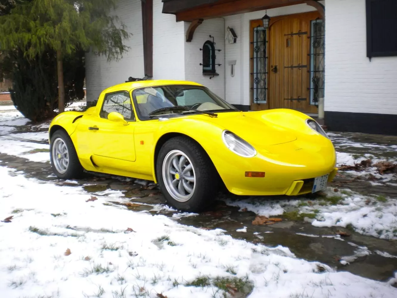 Edran wis nawakake mobil sport Edran Spyder MK I kanthi unit Porsche wiwit taun 1994 (gambar). Ing 2006, antrian, yen sampeyan bisa nelpon iku, iki replenished karo mobil sport liyane - Edran Enigma.