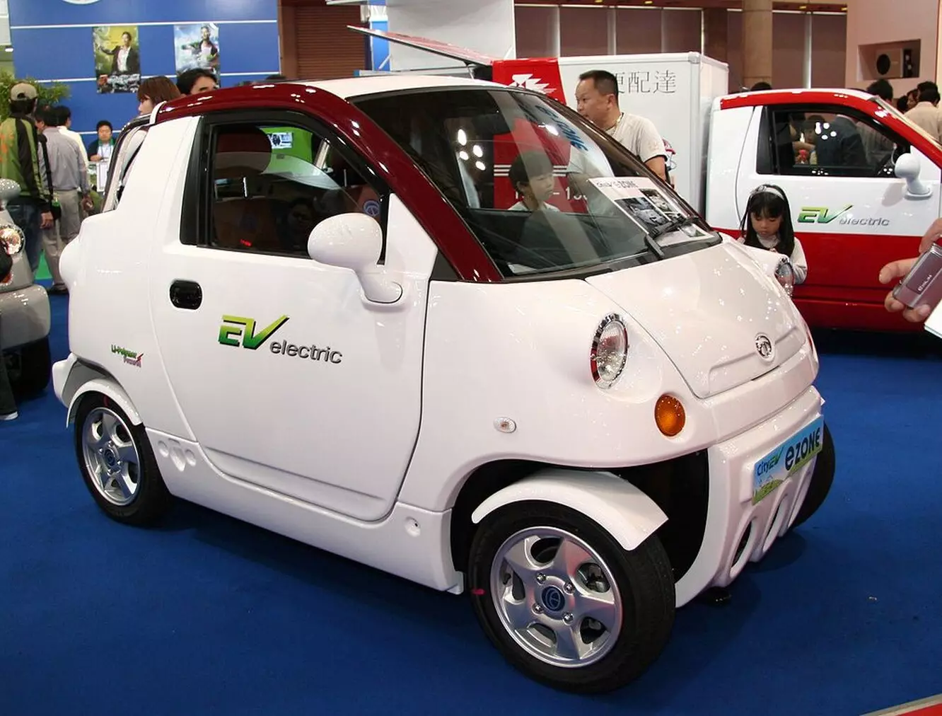 Ang CT&T United ay isa sa pinakamalaking tagagawa ng mga electric microcar. Mula noong 2002, ang mga microcar ng CT&T ay aktibong naibenta sa buong mundo. Ang nasa larawan ay isang modelo ng CT&T eZONE.