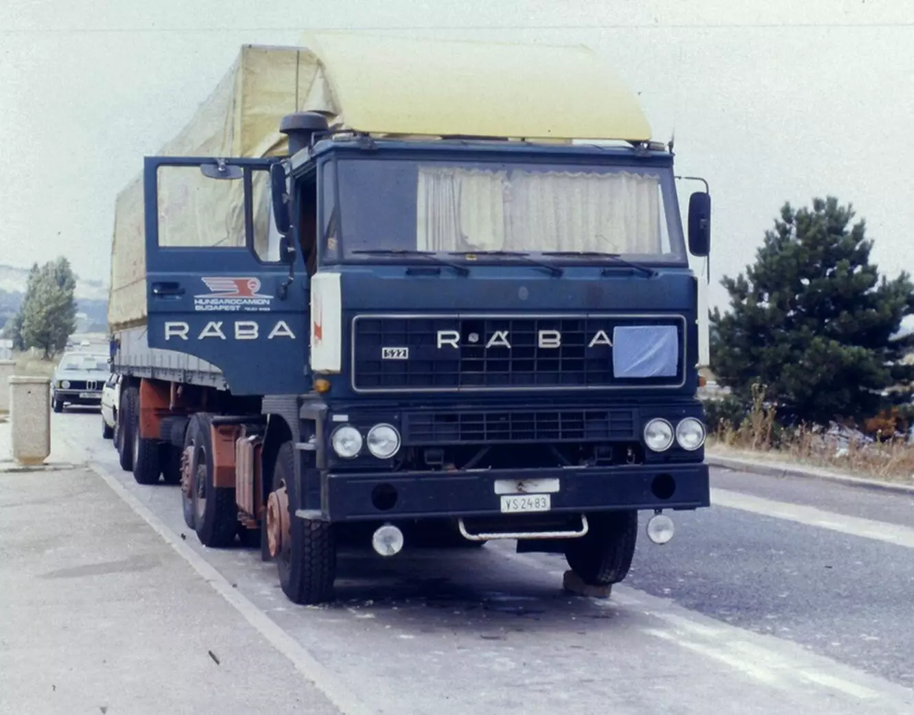 Rába va ser el major fabricant hongarès de camions i equipament militar, fundat el 1896. Ara s'especialitza en pistes militars tot terreny i components per a camions. La imatge mostra Raba S22.