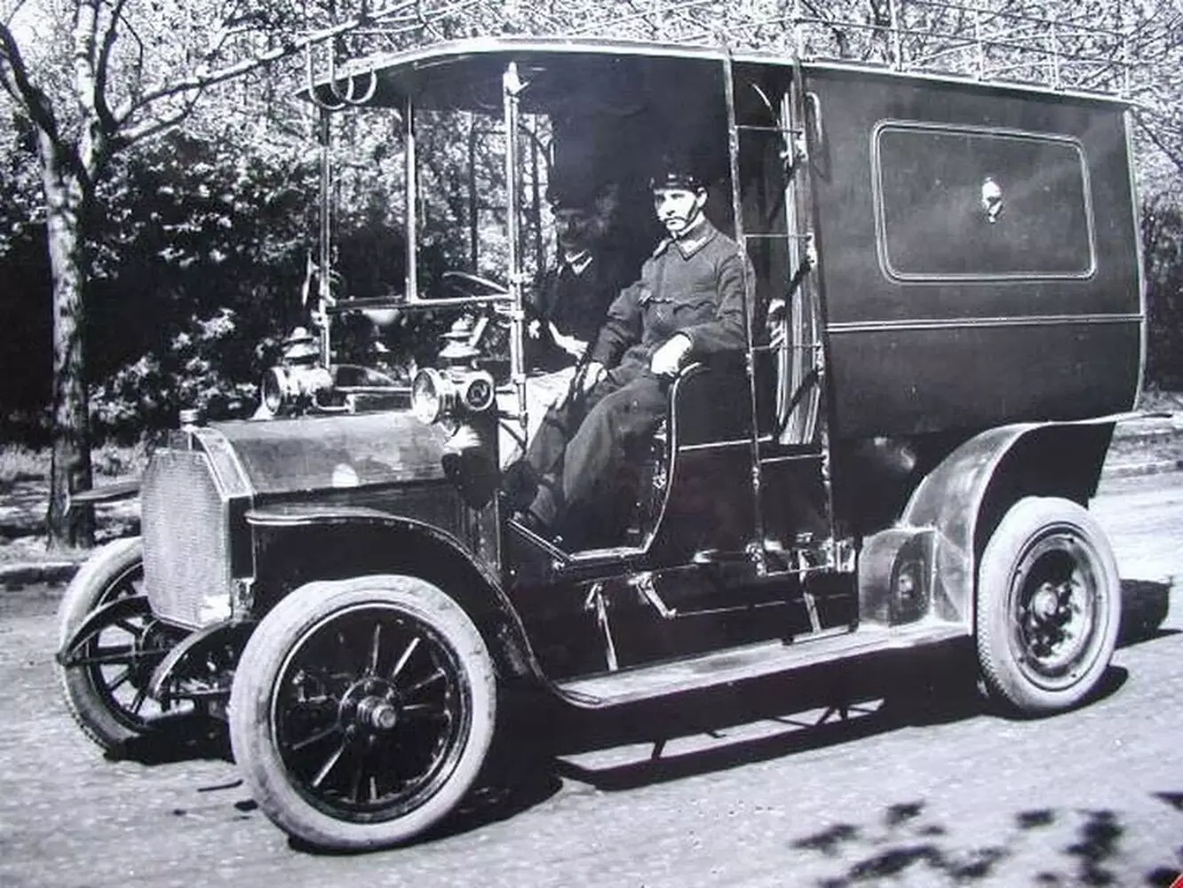 Csonka to jedna z pierwszych węgierskich fabryk samochodów, które istniały od 1909 do 1912 roku. Firma wyprodukowała zaledwie kilkadziesiąt samochodów, ale niektóre przetrwały do dziś.