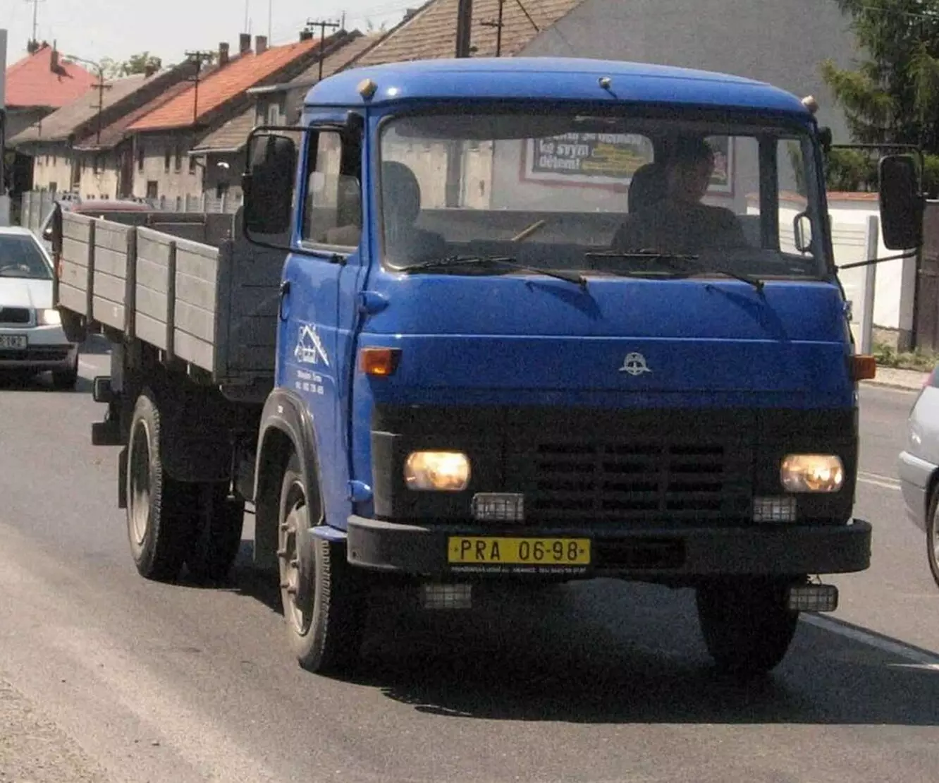 E infine, ricordiamo i famosi camion Avia a tutti i residenti dell'URSS. L'azienda è stata fondata nel 1919 e per qualche tempo è stato il più grande produttore di aeromobili ceco, e dal 1948 ha iniziato a costruire camion e autobus. L'azienda esiste oggi, produce autocarri leggeri e componenti per l'industria aeronautica. E nella foto - la classica Avia A31 Turbo.