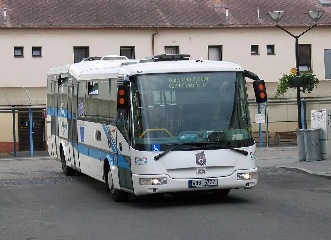 Nog 'n busvervaardiger is SOR, wat in 1991 in die stad Hodonin gestig is. Dit is minderwaardig in grootte as Karosa, maar dit maak motors onder sy eie handelsmerk. Die foto wys die SOR BN 12-model.