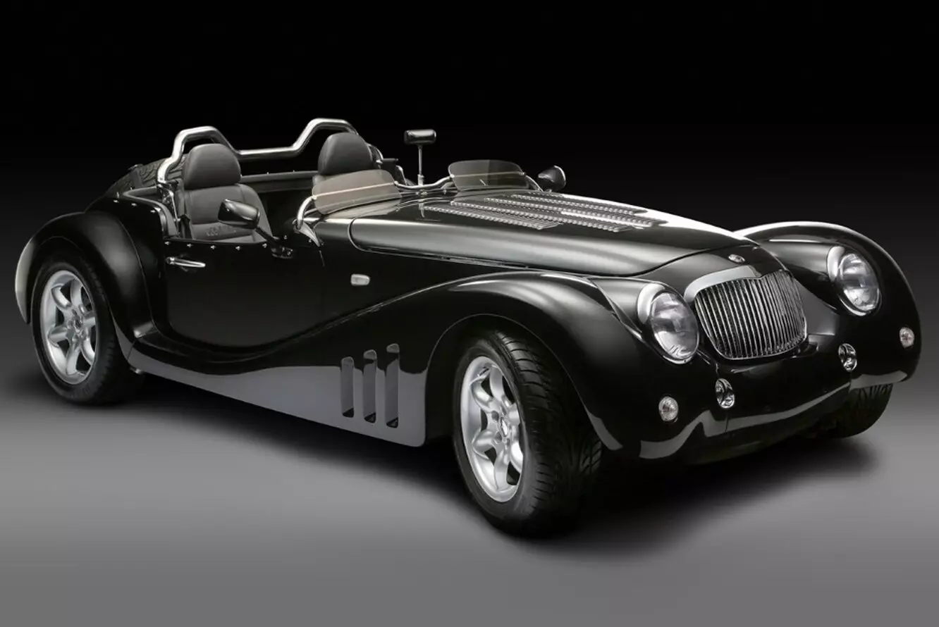 Zgodni Leopard 6 litarski Roadster iz male poljske kompanije Leopard. Sastavljenih ručno od 2005. godine, do danas je prodato oko 25 automobila.