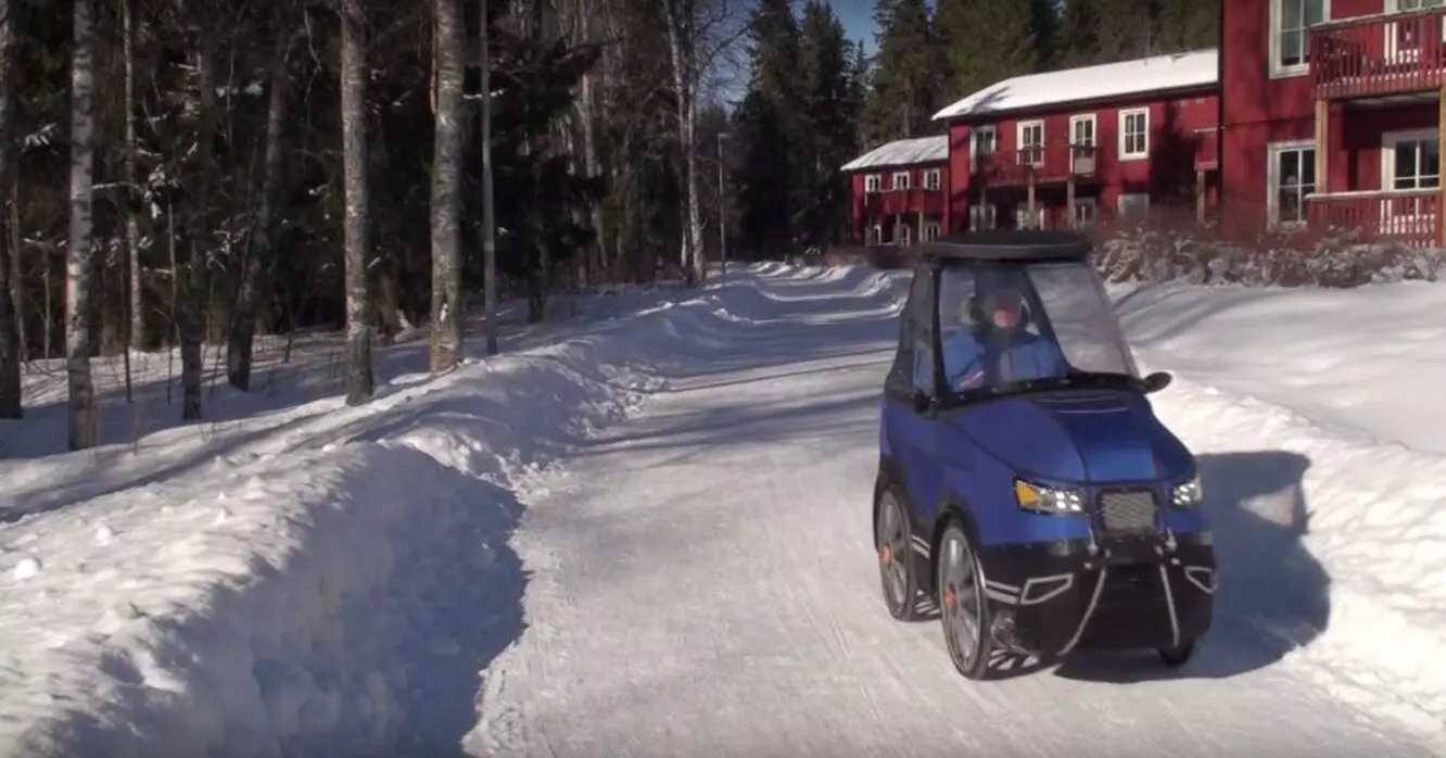 PodRide ist ein ungewöhnliches Auto mit Tretantrieb. Sein Schöpfer, Mikael Kjelman, sammelte Geld für die Entwicklung durch Crowdfunding. Tatsächlich ist dies ein Allwetter-ATV, das wie ein sehr schmales Auto aussieht. Kjelman arbeitet derzeit an einem kompakten Bausatz, mit dem ein PodRide zusammengebaut werden kann, ähnlich wie IKEA-Bausätze.