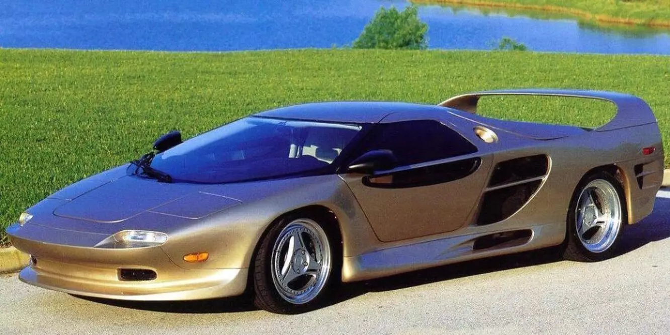 Vector M12 (1995). Tom qab tso tawm ntawm W8 Twin Turbo, Vector txiav txim siab coj lub hauv paus ntawm Lamborghini thiab tsim M12. Yog tias Diablo zoo tib yam rau koj thiab koj xav tau lub tsheb loj dua, Vector M12 yog qhov koj xav tau.