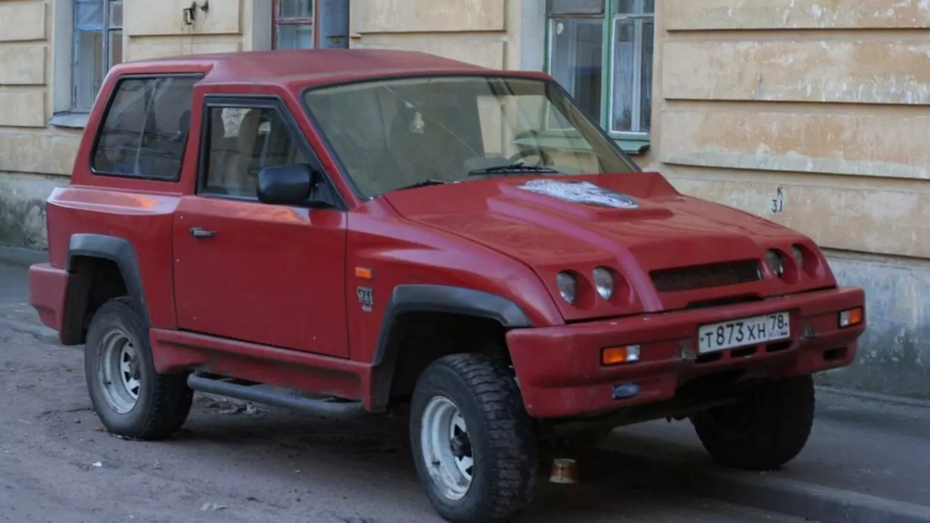 Baltijas Džips (Lettonie). L'entreprise a existé de 1996 à 2002 et a produit des SUV. Certes, en très petits lots, car les commandes n'étaient pas très bonnes. La photo montre le seul modèle de production Baltijas Džips BD-1322 Tantor (1998), environ 10 exemplaires ont été fabriqués.