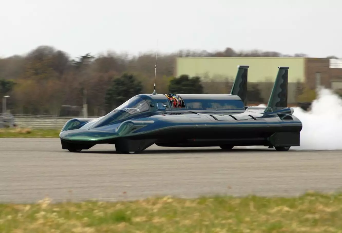 inspirasyon (2009). Ang #1 modernong steam car, usa ka record-breaking nga sakyanan nga gidisenyo ni Scotsman Glenn Bowsher aron mabuak ang steam car speed record nga gitakda sa Stanley Steamer balik niadtong 1906. Niadtong Agosto 26, 2009, 103 ka tuig ang milabay, ang Inspirasyon miabot sa 239 km/h, nga nahimong pinakapaspas nga steam car sa kasaysayan.