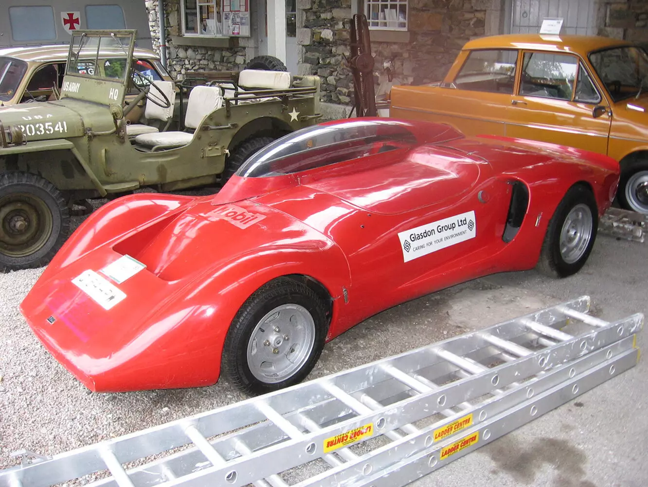 Coche de vapor Pelland Mk II (1982). El segundo coche de vapor de Peter Pellandine. En él, trató de establecer un récord de velocidad para las máquinas de vapor. Pero no funcionó. Aunque el auto resultó ser muy dinámico y aceleró a cientos en 8 segundos. Pellandine luego construyó dos versiones más de la máquina.