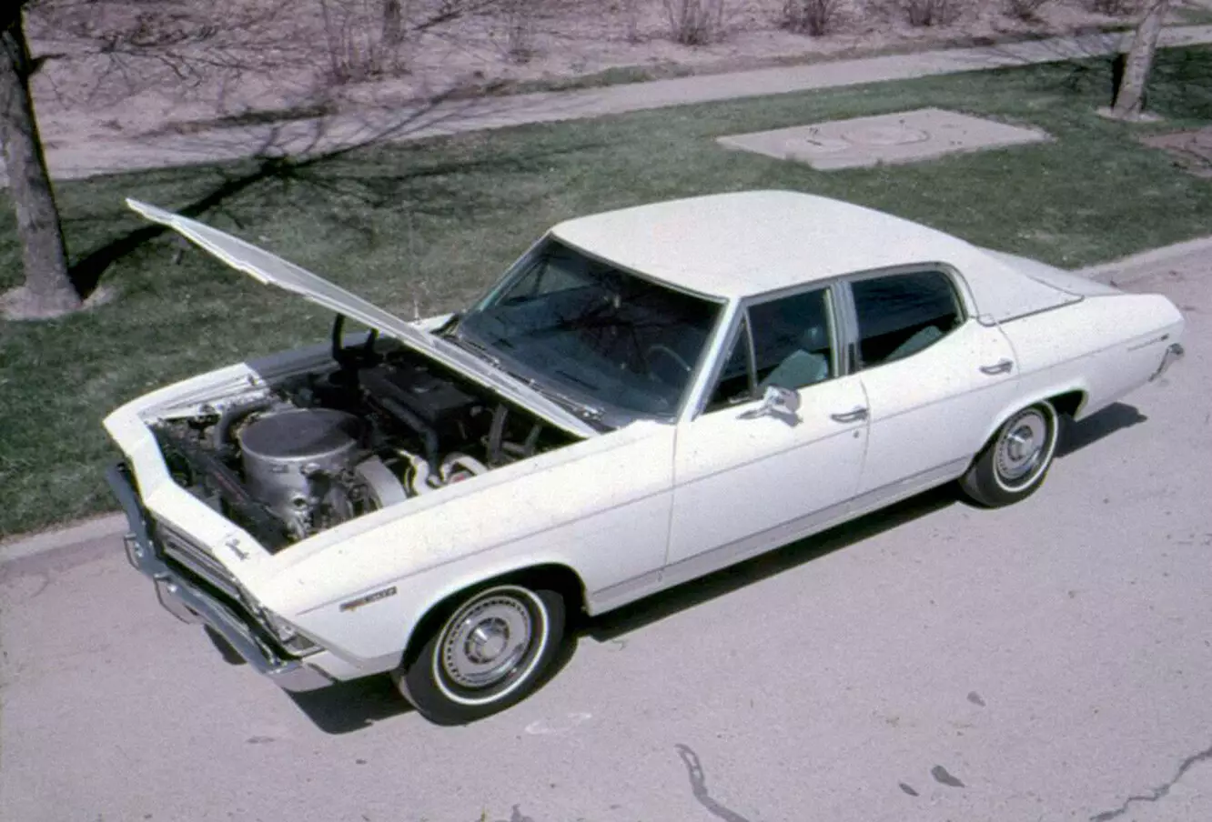 Chevrolet SE-124 (1969). La conversión de Bill Besler de un Chevrolet Chevelle clásico en un automóvil a vapor para General Motors. GM exploró el rendimiento y la economía de las máquinas de vapor para automóviles de carretera.