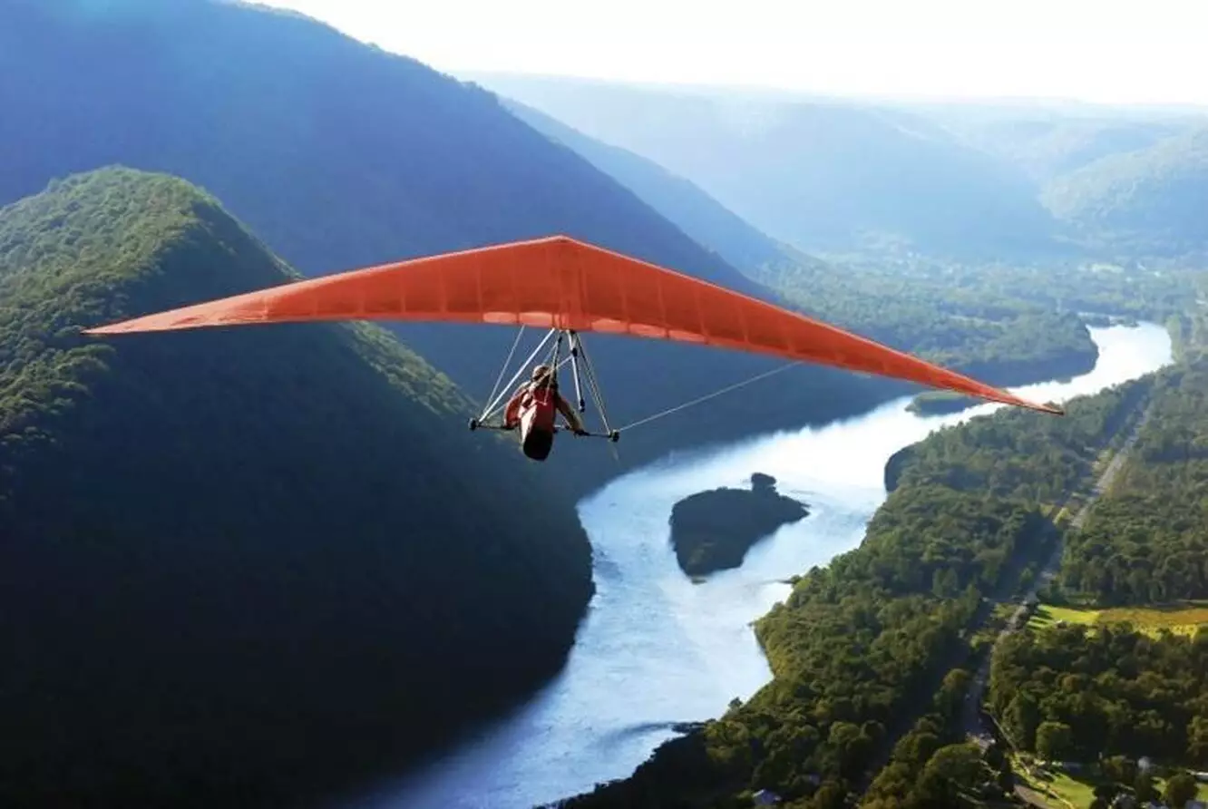 Glaịdịn aka. Ihe omume ntụrụndụ na-ewu ewu (n'agbanyeghị na ọ na-efunahụ paragliding); Otú ọ dị, ihe ize ndụ ebe a enweghị ike ịkpọ oke. Agbanyeghị, na ụgbọ elu 116,000, otu na-akwụsị na nsonaazụ na-egbu egbu. Ngụkọta - ihe dị ka ọnwụ 7-10 kwa afọ.