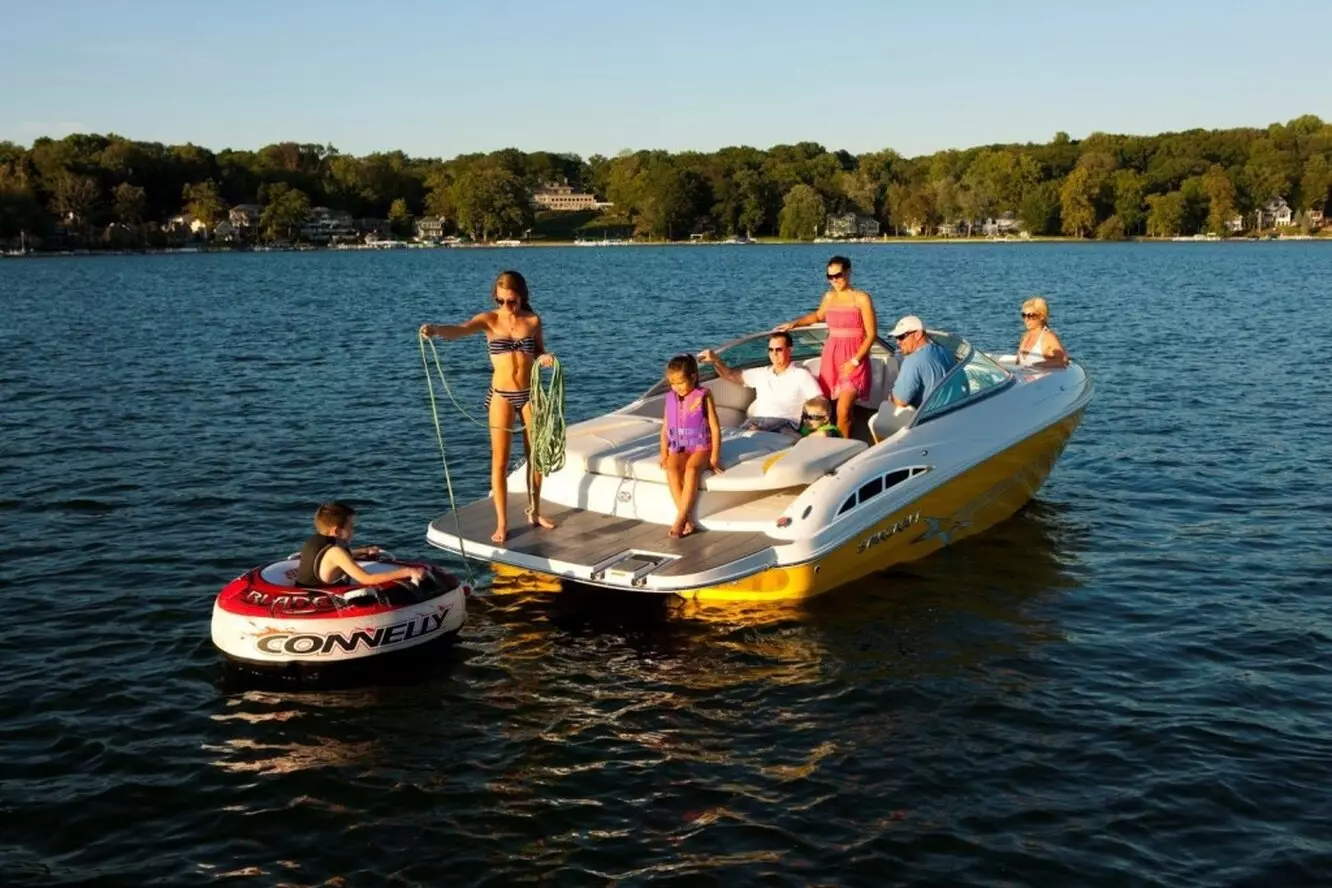 Paseos en bote. ¿Son más peligrosos que pilotar un avión? Sí, porque son mucho más accesibles y el elemento agua puede ser muy insidioso. La reciente tragedia en Syamozero es prueba de ello. Un promedio de 736 muertes por año.