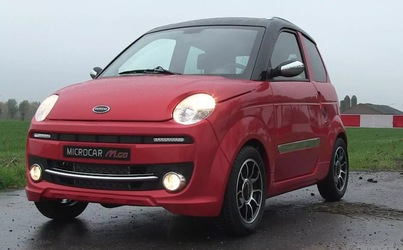 Waaijenberg. Fabricante de microcoches y scooters, propietario, entre otras, de las conocidas marcas francesas Ligier y Aixam. La imagen muestra un modelo de una de las submarcas, Waaijenberg, Microcar M.Go Premium Highland.