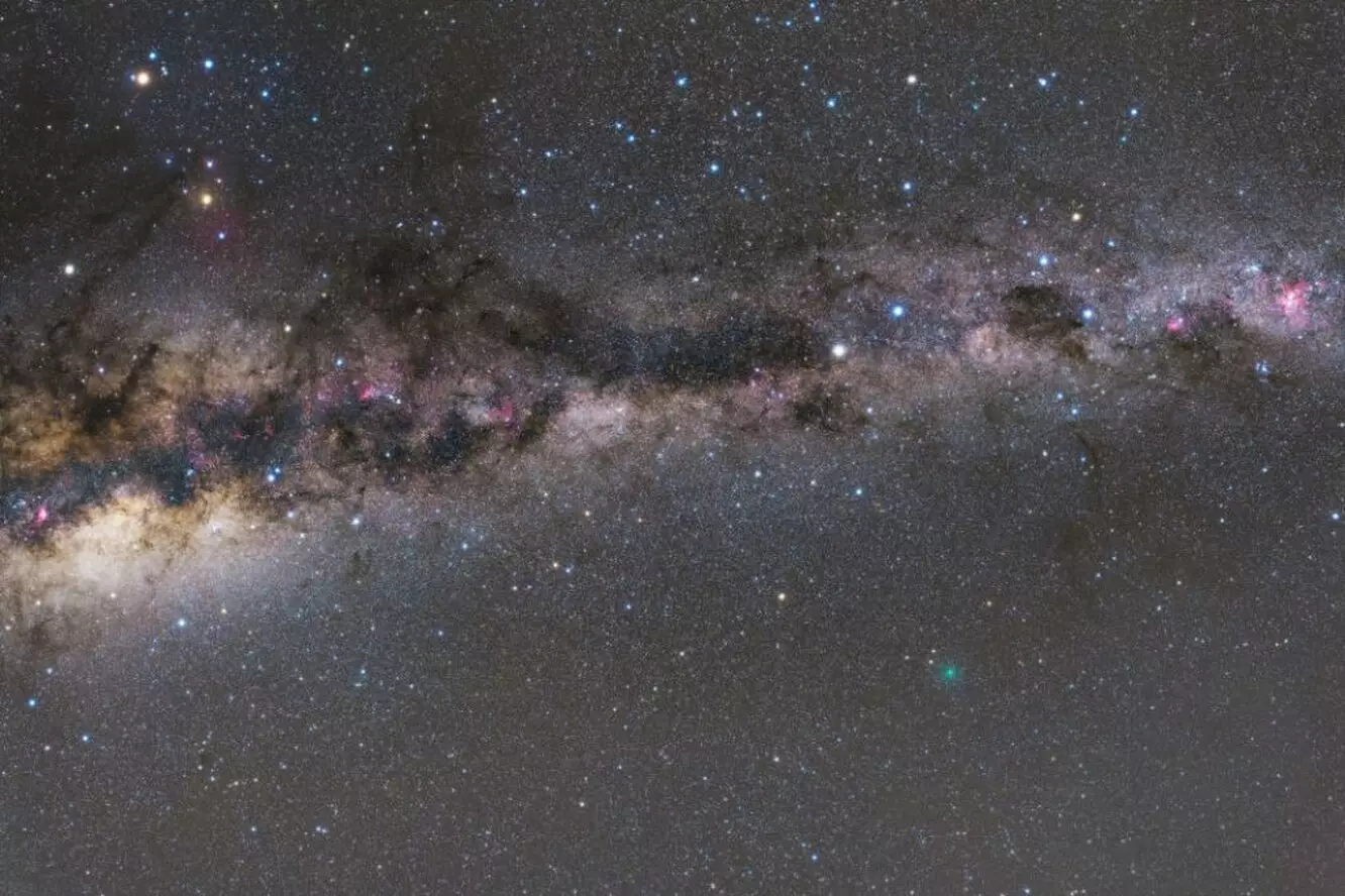 Close Comet, Planets and the Milky Way