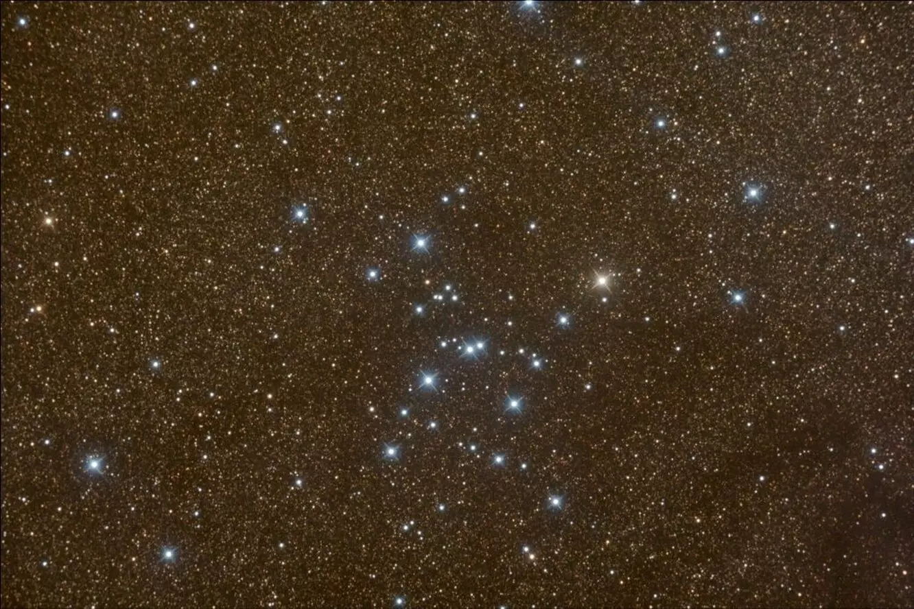 M7 Open Cluster într-o mare de stele