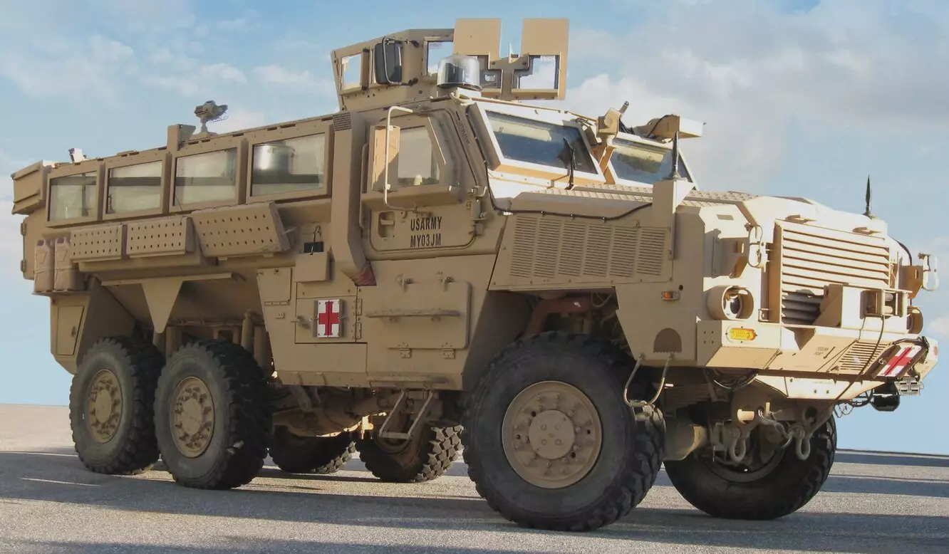 Ang British RG-33 ay isang all-wheel drive armored car na pangunahin sa serbisyo kasama ang mga hukbo ng mga third world na bansa. Turbodiesel Cummins 400: 1785 kg/m.