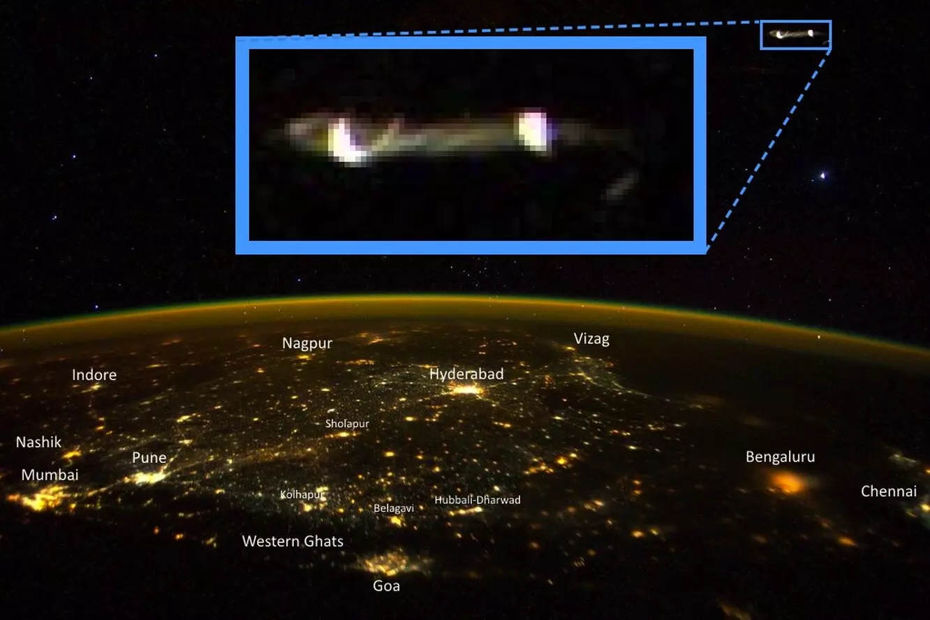 Astronaut Scott Kelly tweeted a photo taken from the ISS in July 2015. In the upper right part of the image, a certain object was seen, which ufologists “identified” as a UFO, which gave rise to heated discussions on the network. In fact, the object turned out to be only a part of the ISS antenna.