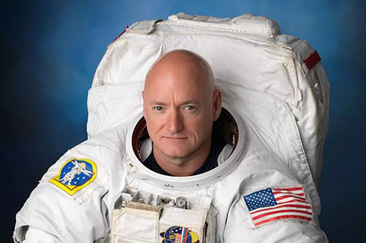 The Gemini experiment is being conducted by NASA with the help of Scott Kelly and his twin brother Mark Kelly to test the long-term effects of space on the human body. Tissue samples are taken from both brothers and carefully examined - and this will continue for many months to come. So far, the checks have not found any major changes.