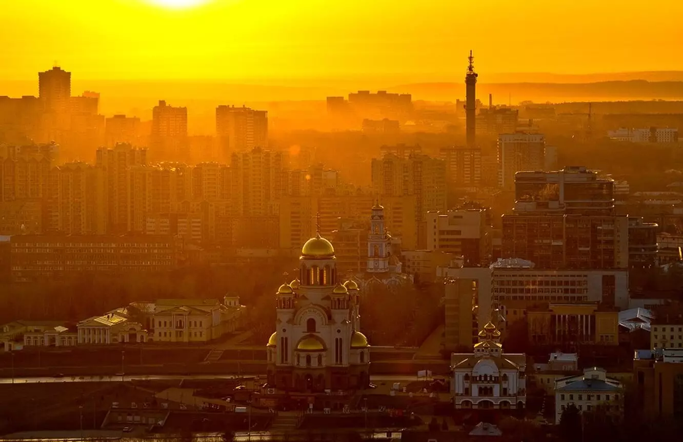 Nhiệt độ. Năm nay, 176 quốc gia đã ký một thỏa thuận tại Paris để giữ nhiệt độ không tăng quá 2 ° C so với mức tiền công nghiệp, nhưng trong năm 2015, mức trung bình toàn cầu đã tăng 0,1 ° C so với năm 2014: Đây là mức tăng mạnh nhất kể từ năm 1998.