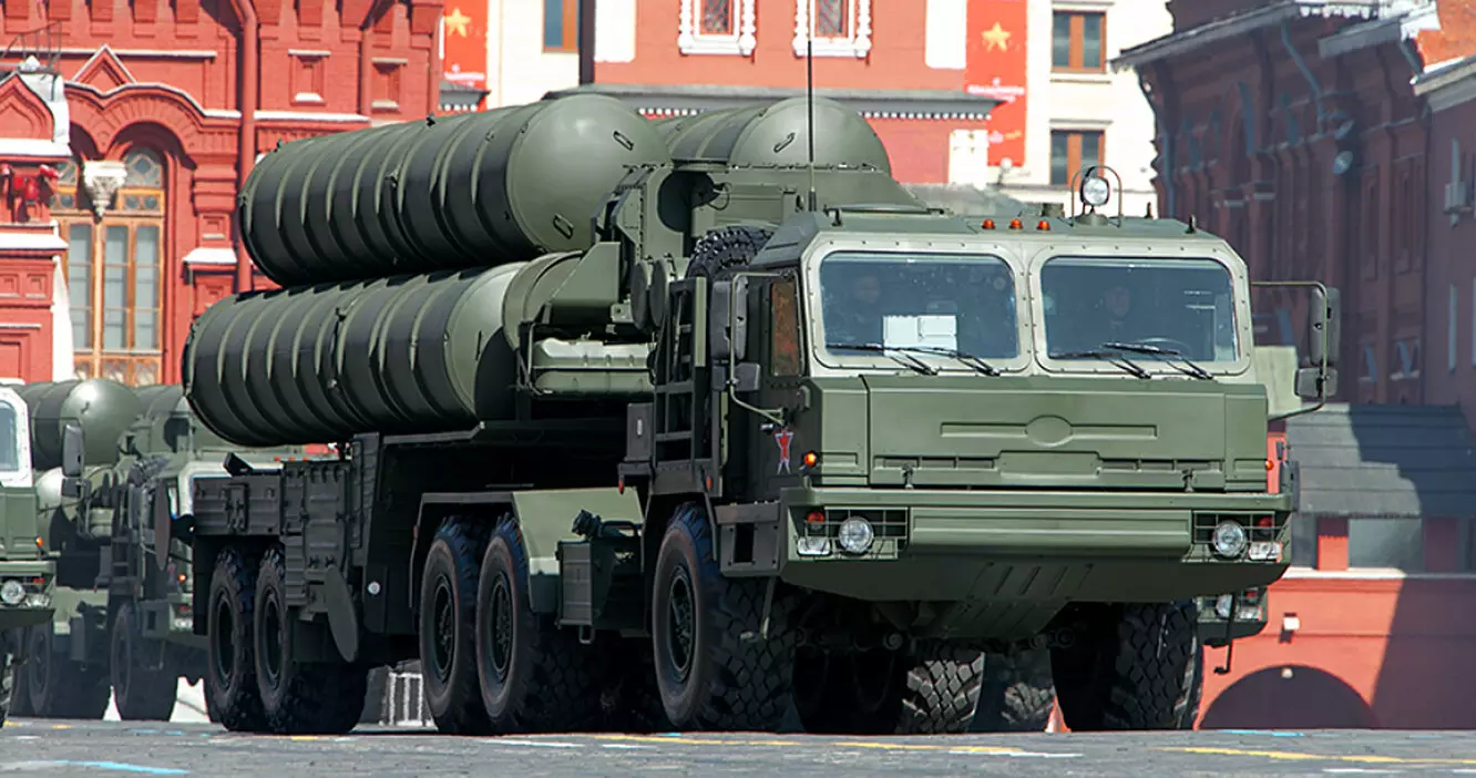 Հեռահար և միջին հեռահարության S-400 «Տրիումֆ» զենիթահրթիռային համակարգ.