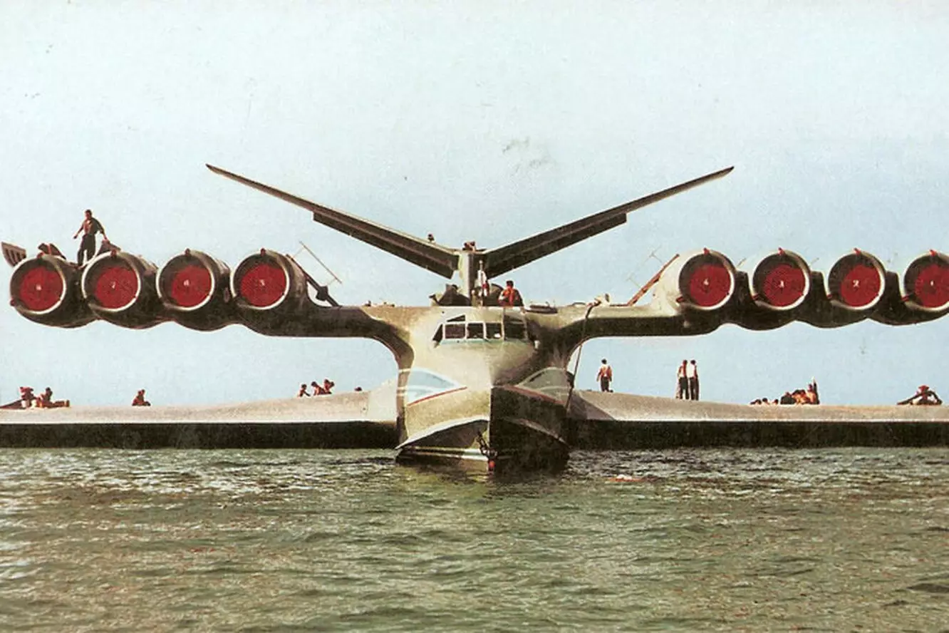 Giant Sovjet ekranoplan mei turbojetmotoren 28189_1