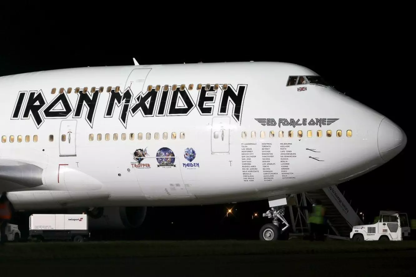 Metall. Boeing 757 från den brittiska koncernen Iron Maiden. Drivs av sångaren Bruce Dickinson.