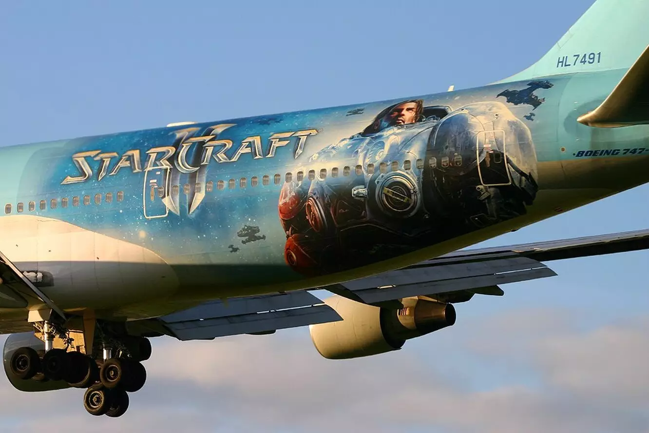 Ukusebenzisana kwe-Blizzard kanye ne-Korean Air: indiza e-livery ye-Starcraft 2. Kwakukhona ezimbili zazo