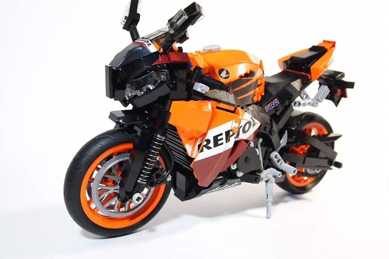 10 Lego moto: miniaturazko maisulanak