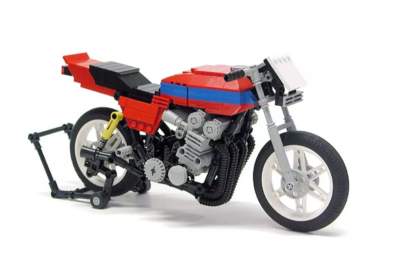 Siinä se, Harleyja riittää. Tämä on Honda CB750 FZ, jonka on rakentanut mestari tango-zero (hänen verkkosivustonsa on www.brickshelf.com).