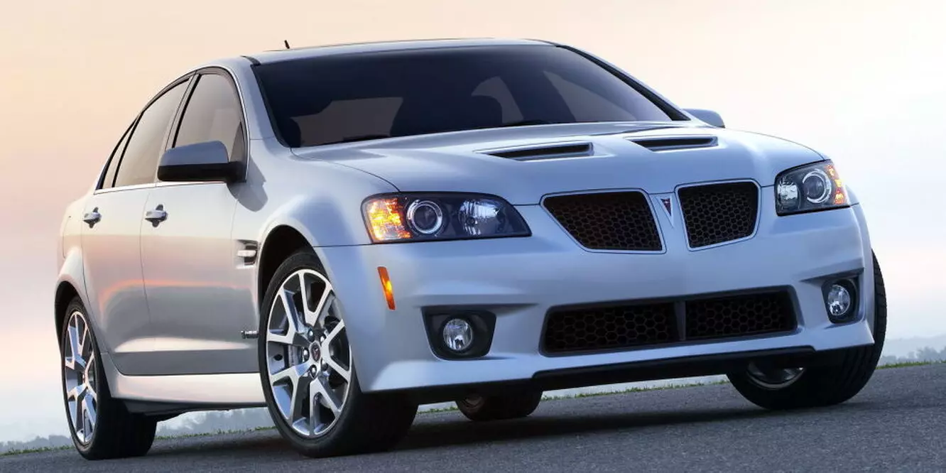 Pontiac G8. Pontiacning salohiyati uning "o'limi" dan biroz oldin paydo bo'ldi va G8 eng istiqbolli model edi. Bu mashinaning turi