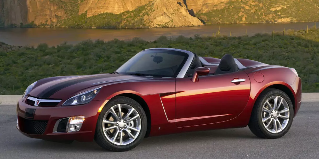 Saturn Sky Redline. GM bankrotligining yana bir qurboni. Saturn Sky va uning ukasi Pontiac Solstice Miata uchun juda qiziqarli muqobil deb hisoblangan. Biroq, Solstice GXP Coupe-ni hozir sotib olish juda mumkin - va bunga arziydi.