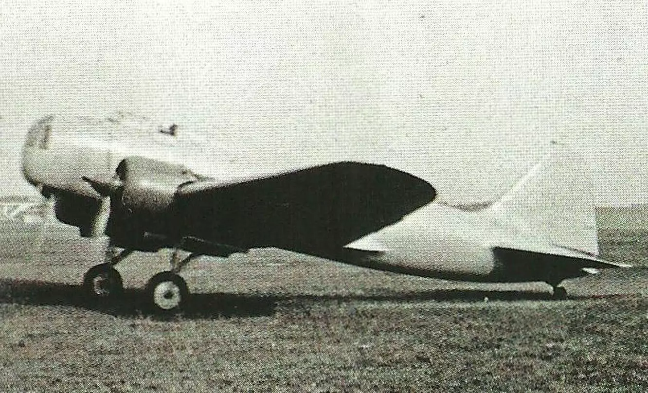 TsKB-26 (1935), die eerste vliegtuig wat deur Sergei Ilyushin ontwerp is. Eksperimentele bomwerper, geskep as deel van die staatsbestel ('n ander deelnemer aan die "sosialistiese kompetisie" was die Sukhoi-ontwerpburo). Dit het ook die kode BB ("naby bomwerper") gehad, soos baie ander Sowjetvliegtuie van daardie tyd. Ten tyde van die werk was Ilyushin 41 jaar oud, voor dit het hy by TsAGI en ander Sowjet-ontwerpburo's gewerk. TsKB-26 self is in 'n enkele kopie gebou, maar op grond daarvan is 'n reeks (1528 voertuie) DB-3 bomwerper geskep.